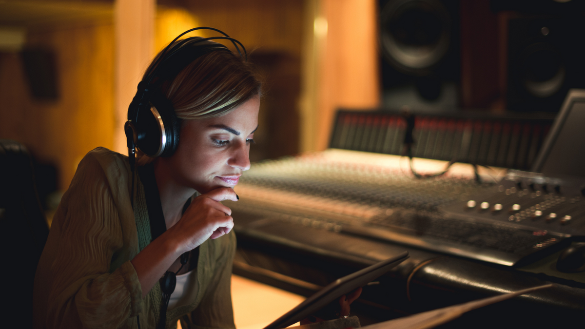 Ellie Goulding Biography - A Famous Songwriter