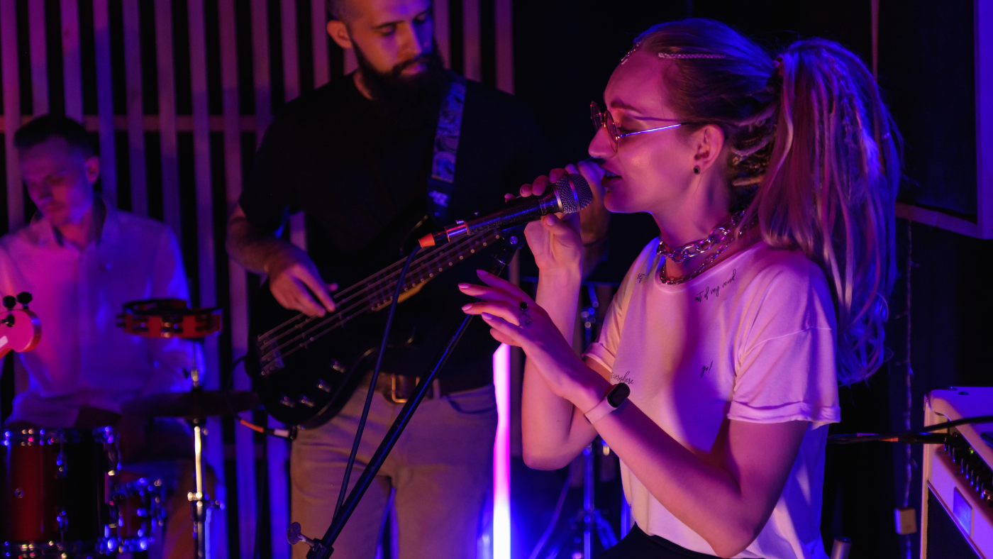 Taylor Swift Biography: How She Became The Queen Of Pop Music?